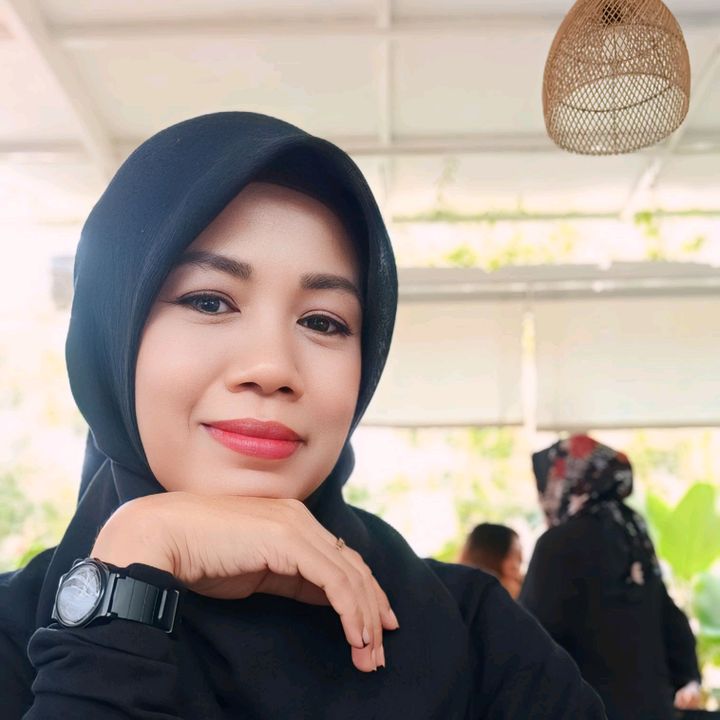 Rate Card shellynahd18 (@shellynahd18) Tiktok Terbaru - KOL.ID
